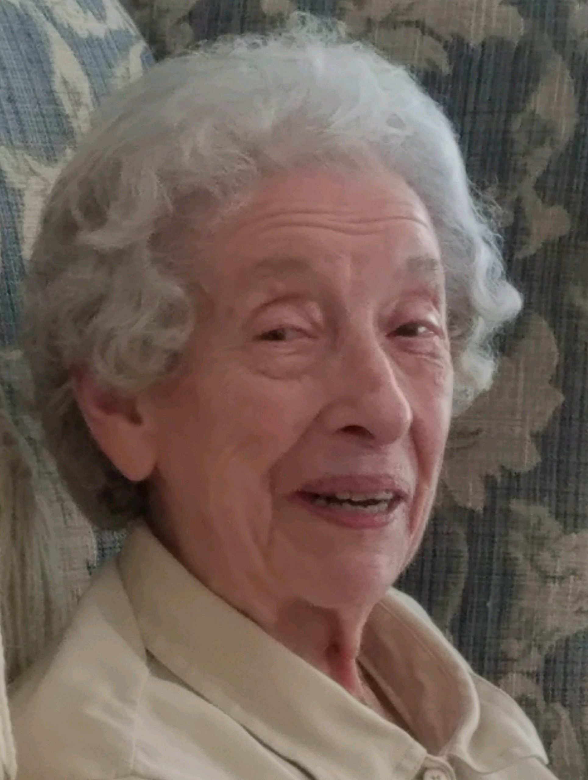 Elizabeth-Bucci - What's Up Newp