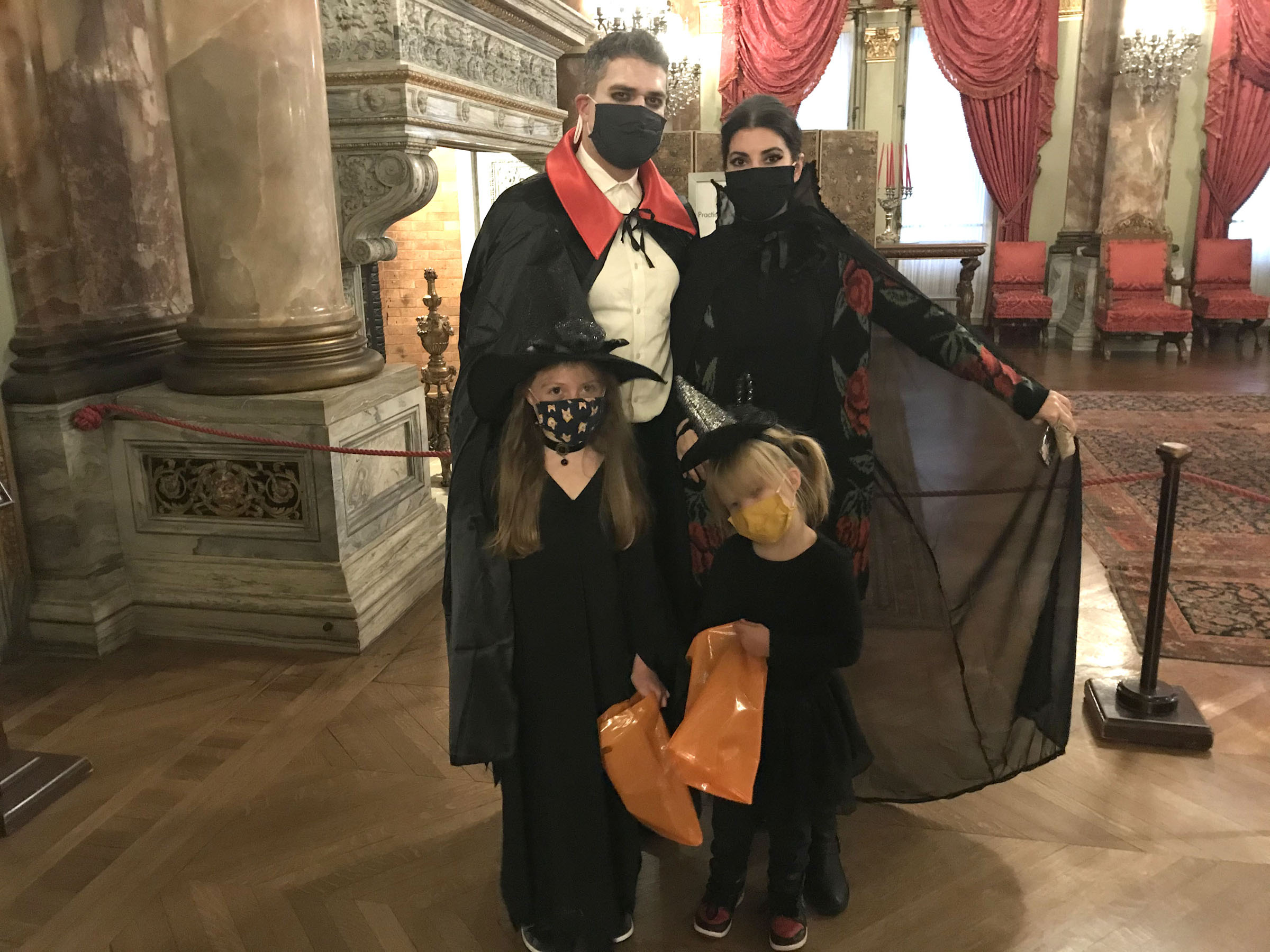 Halloween 2020 vampires - What's Up Newp