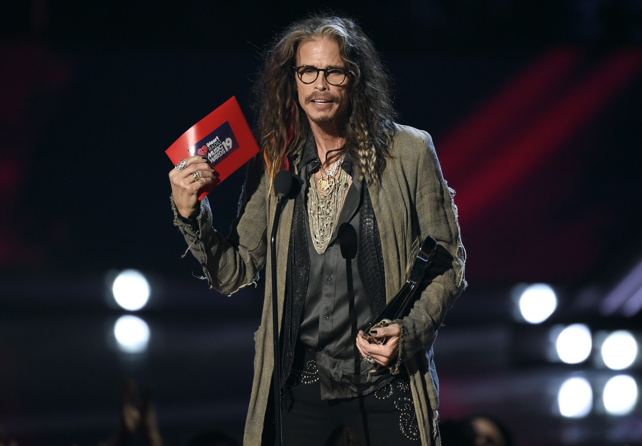 Woman sues Steven Tyler, alleging child sex assault in 1970s - What's ...