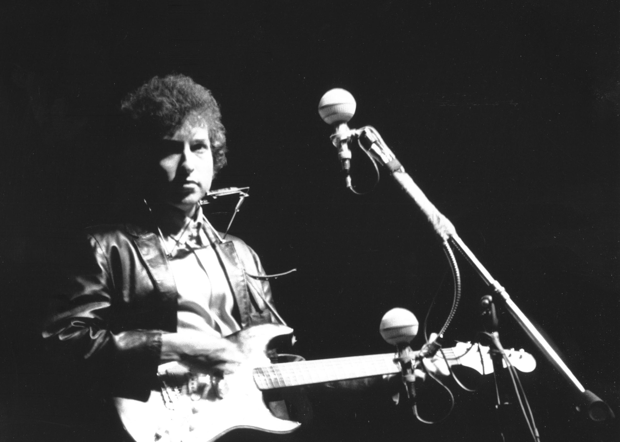 100 iconic moments from music history - What's Up Newp