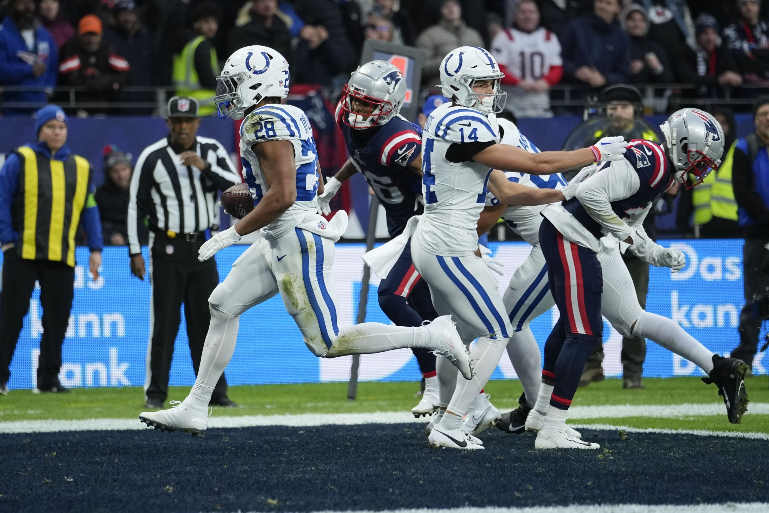 Jonathan Taylor runs for early TD and Colts hold off Patriots 10-6 in ...