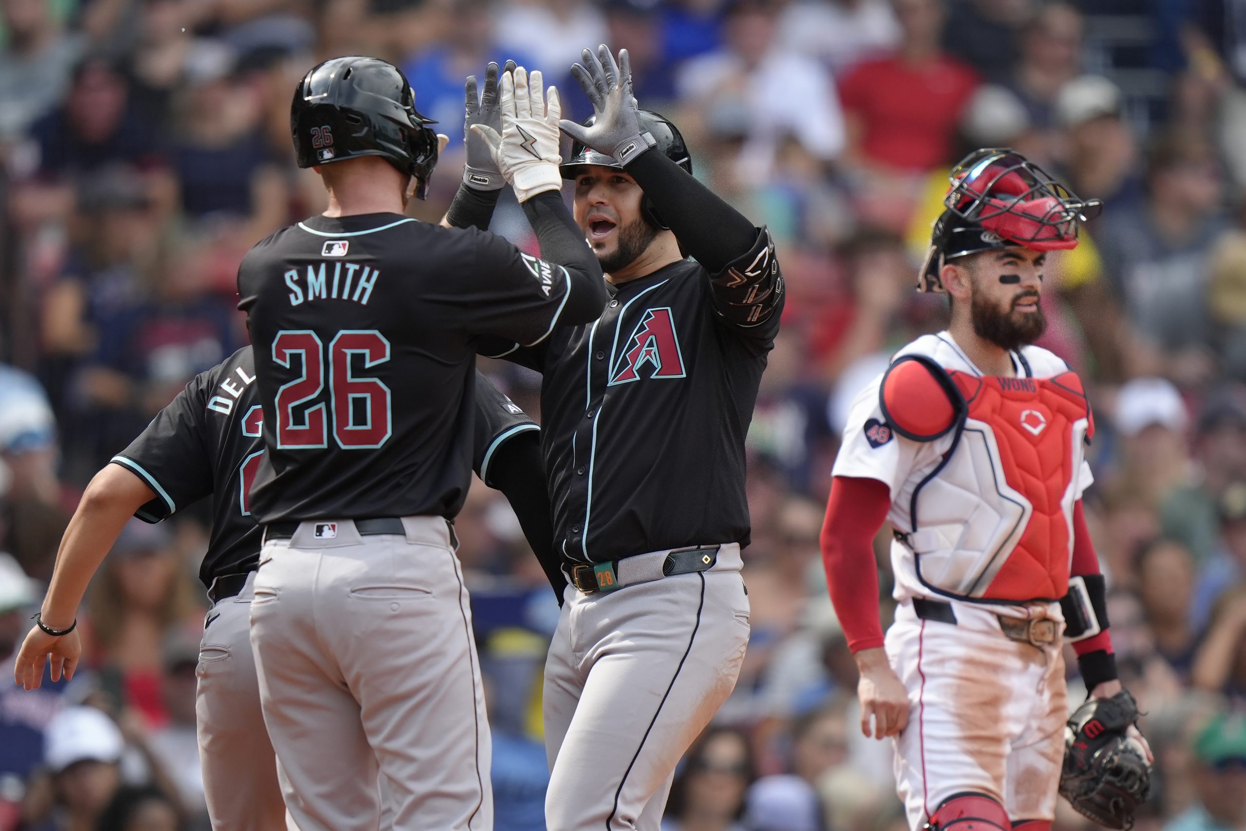 Eugenio Suárez hits go-ahead 3-run homer to help D-Backs complete 3 ...