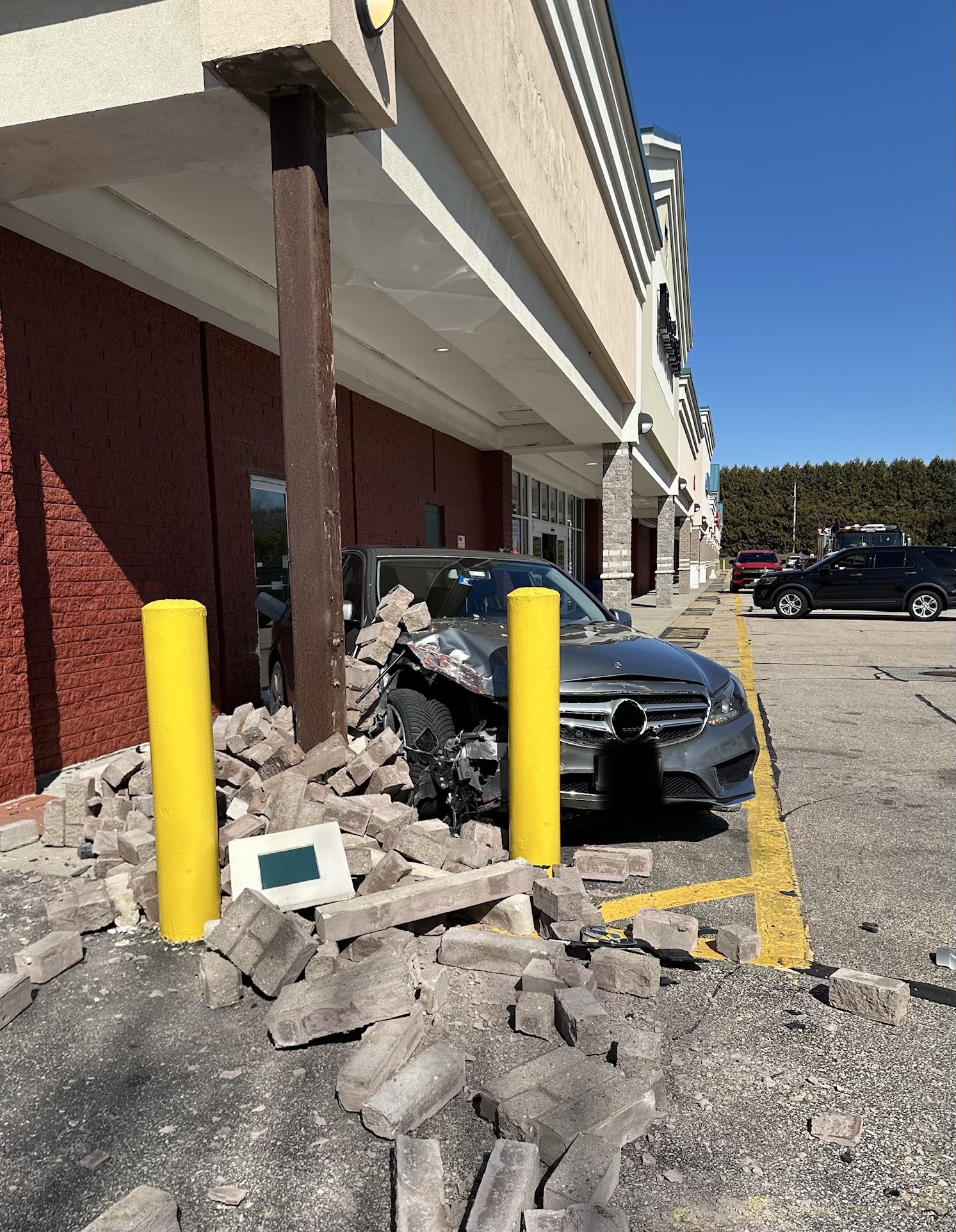 Car crashes into former GameStop building on East Main Road - What's Up ...