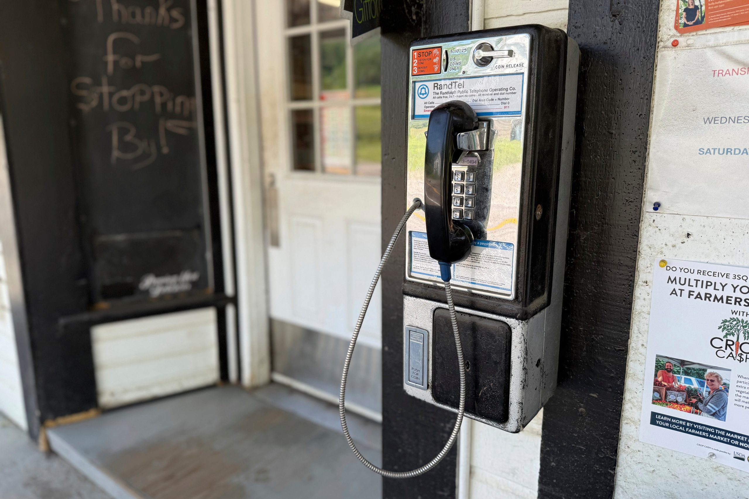 In Vermont, pay phones return free of charge in cellular dead zone ...