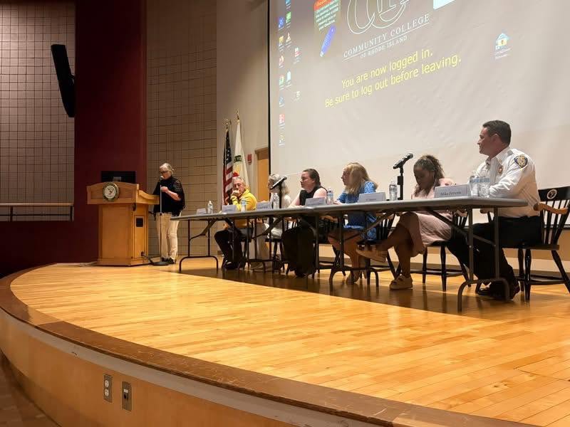 Panel - What's Up Newp